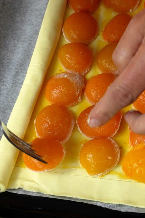 Aprikosenkuchen mit Blätterteig - Sandras Backideen