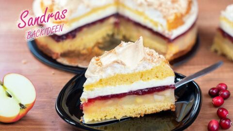 Apfelkuchen mit Preiselbeeren und Baiser - Sandras Backideen